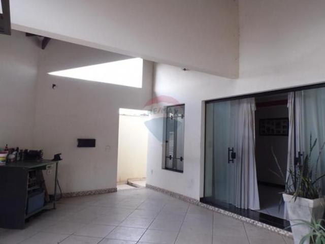 Casa nos Prados com Câmera 24 horas no Bairro