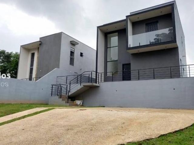 CASA NOVA 3 DORM. 1 SUITE, CLOSET, MODERNA, 6 VAGAS, QUINTAL AMPLO