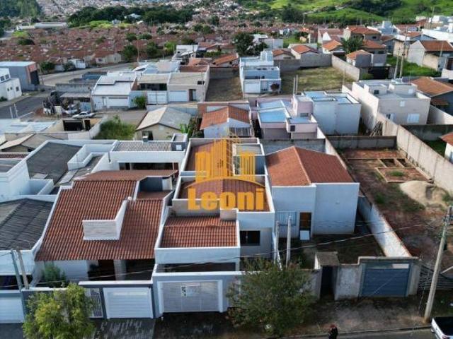 Casa nova 3 quartos com 1 suíte + sala muito espaçosa no Jardim dos Jarcarandás