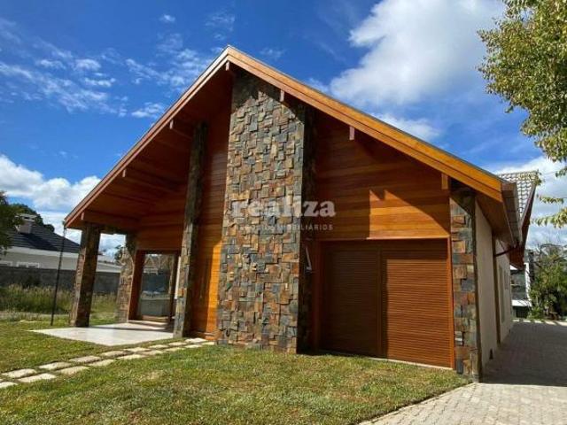 CASA NOVA 3 SUÍTES A VENDA EM GRAMADO
