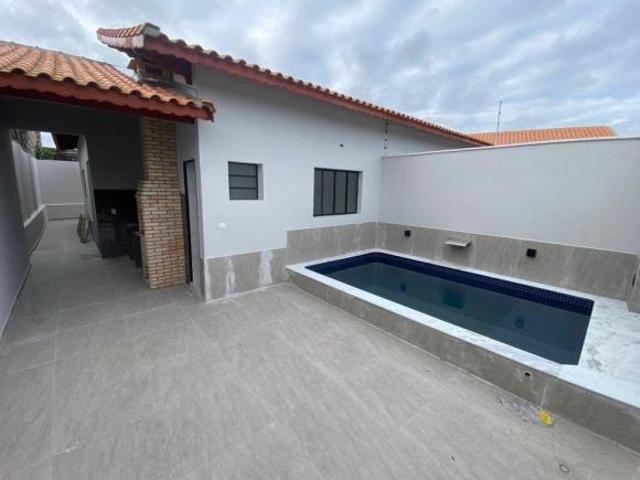 Casa Nova 2 Dormitórios no Bairro Plataforma em Mongaguá ? Piscina e Lavabo