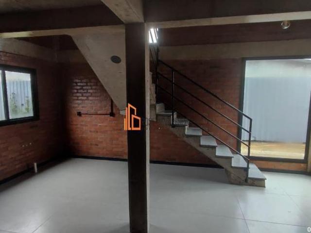 CASA NOVA COM AMPLO PÁTIO B. OURO VERDE