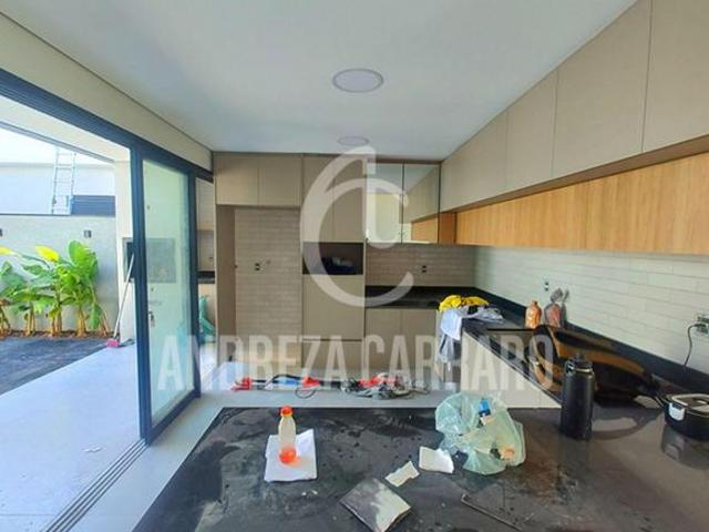 Casa Nova com Armários e Piscina no Condomínio Le France