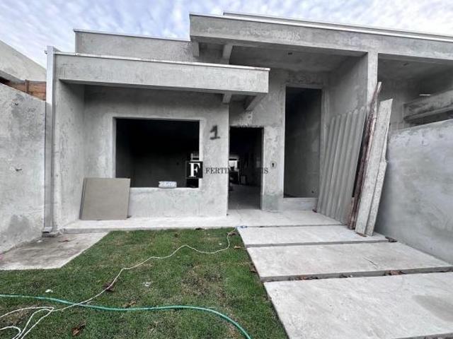 Casa nova com espaço de terreno em Ipanema