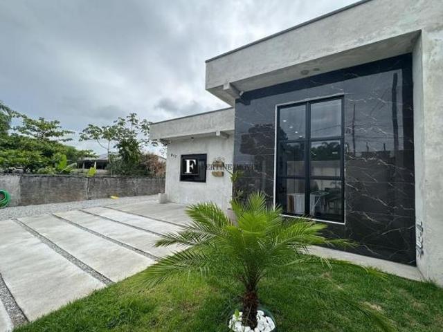 Casa nova com espaço de terreno em Shangri lá