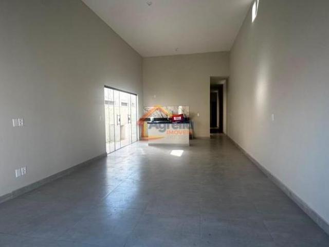 CASA NOVA COM INTEGRAÇÃO E PÉ DIREITO ALTO