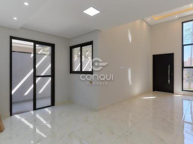 Casa Nova com Pé Direito de 5m à Venda na Costeira