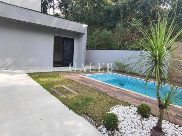 Casa nova com piscina com 4 Quartos e 2 Suítes no Parque Itaguaçu, Atibaia SP: Imperdível!