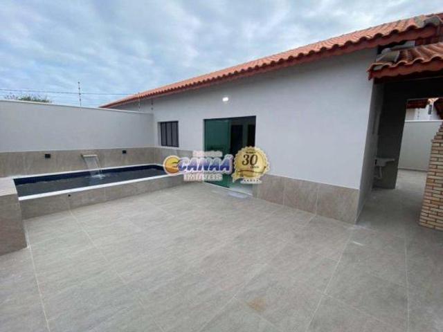Casa nova com piscina à venda em Mongaguá – lado praia, a apenas 200 metros do mar!