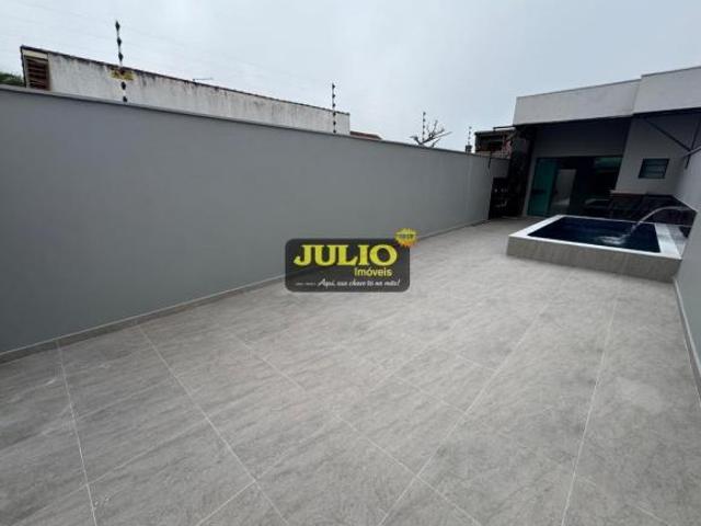 CASA NOVA COM PISCINA À VENDA EM MONGAGUÁ/SP | 3 DORMITÓRIOS, SUÍTE, ÁREA GOURMET E EXCELENTE ACABAM