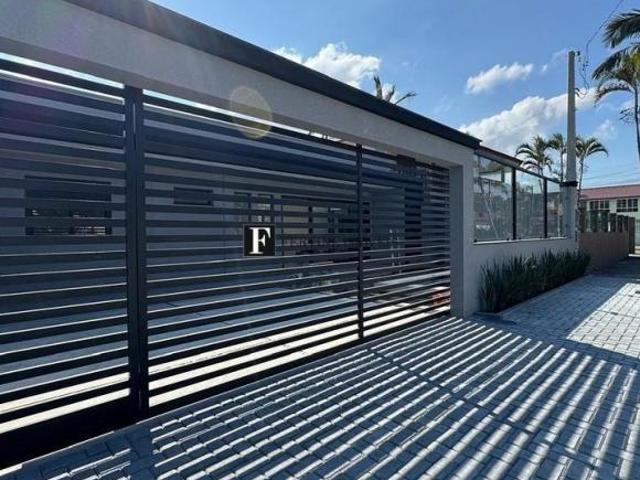 Casa nova com piscina à venda no balneário Itapuã