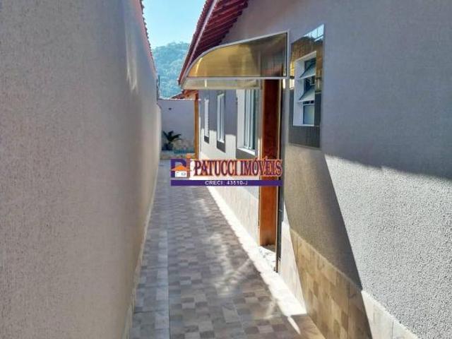 Casa Nova com Piscina a Apenas 400 Metros da Praia
