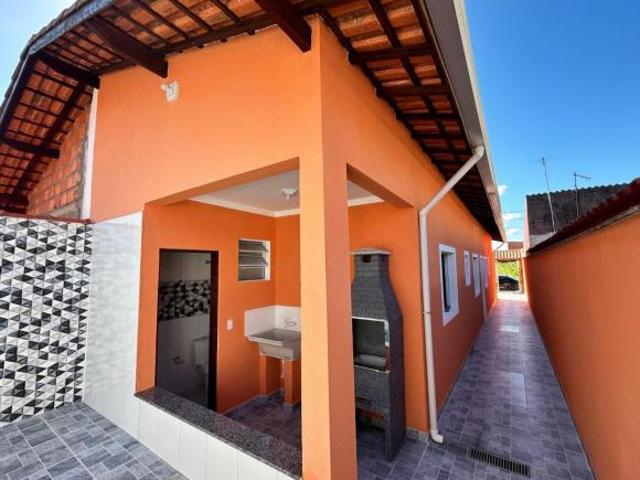 Casa nova com piscina e 2 dormitórios a venda em Itanhaém
