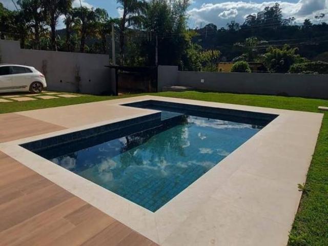 Casa Nova com Piscina e Suíte Master! Oportunidade em Atibaia!
