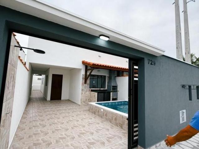 Casa NOVA COM PISCINA em ITANHAÉM, agende sua visita!