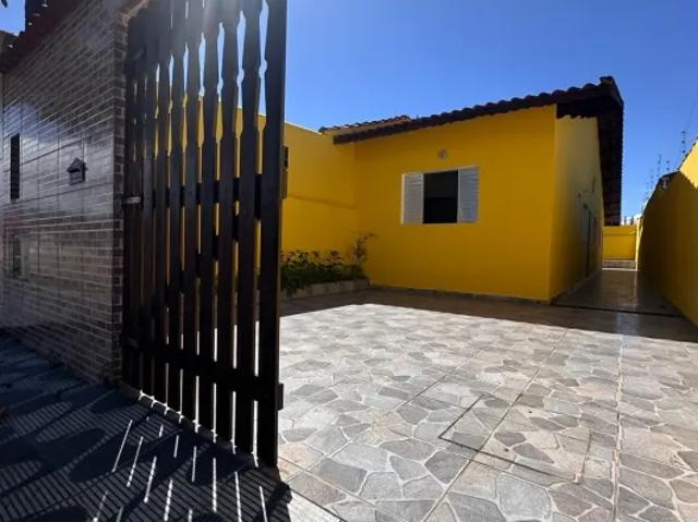Casa nova com piscina em mongaguá