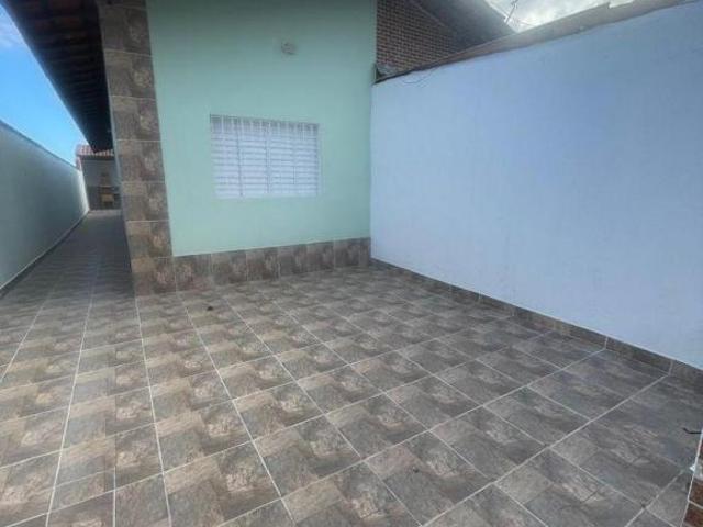 Casa nova com piscina em Mongaguá à venda !