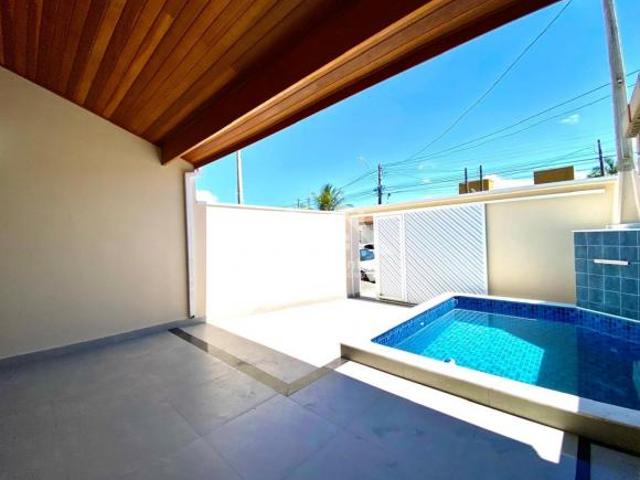 Casa nova com piscina em Peruíbe