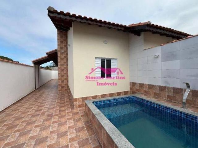 Casa nova com piscina na praia de Mongaguá