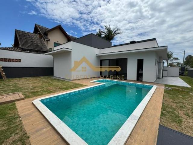 Casa nova com piscina Ninho Verde I Poragaba SP