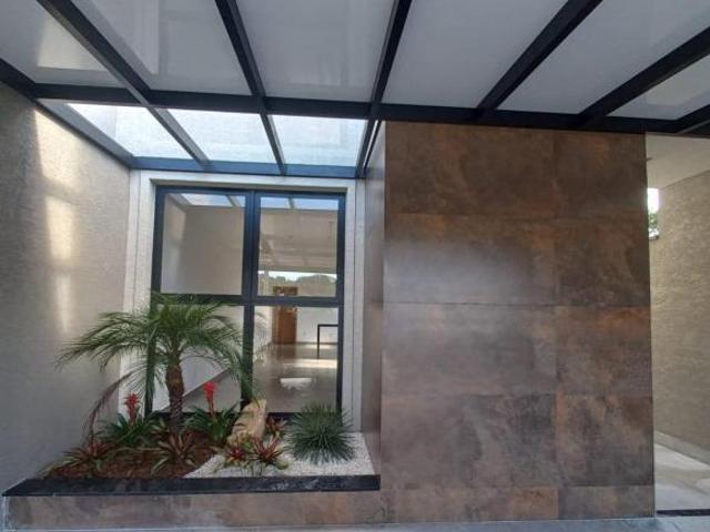 CASA NOVA COM QUINTAL AMPLO ALTO, 3 SUÍTES + CLOSET