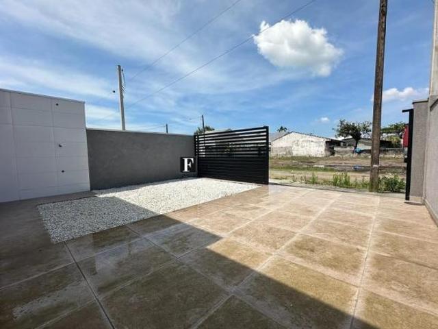 Casa nova com suite na segunda quadra da rodovia