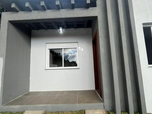 Casa Nova com Suíte, Lareira e Acabamento impecável