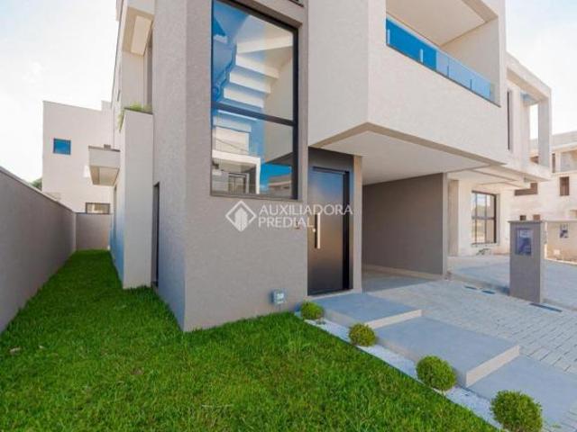 Casa Nova com terraço em Condomínio Clube!