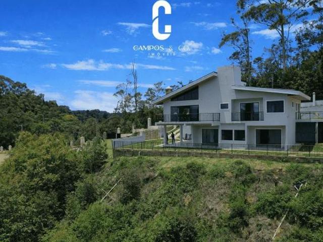 Casa Nova com Vista Frontal para a Pedra do Baú Alpes de Campos do Jordão