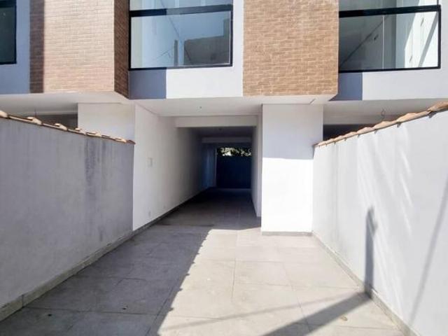 CASA NOVA COM 02 SUÍTES NA ENSEADA, PROJETO MODERNO, APENAS 500MTS DA PRAIA