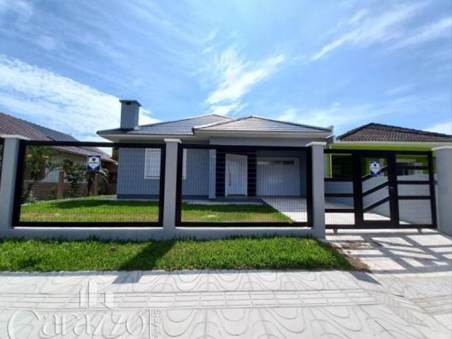 Casa nova com 03 dormitórios e com laje