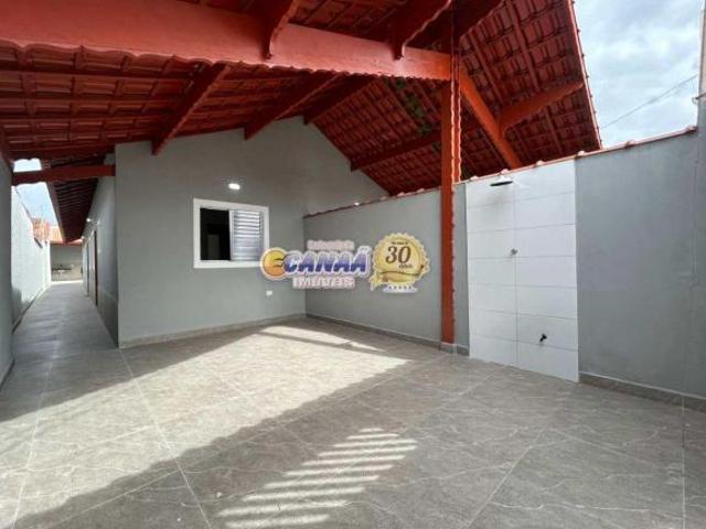 Casa Nova com 03 Dormitórios e Piscina em Mongaguá!