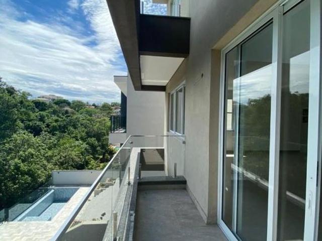 Casa NOVA com 03 dormitórios sendo 2 suítes, sala de estar e jantar integradas com a cozinha e vista