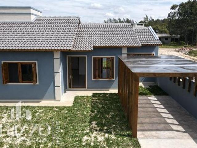 Casa nova com 03 dormitórios