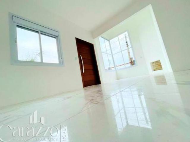 Casa nova com 03 dormitórios