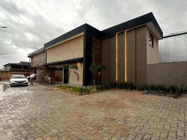 Casa nova com 03 quartos, 03 suítes na Rua 03 em Vicente Pires !