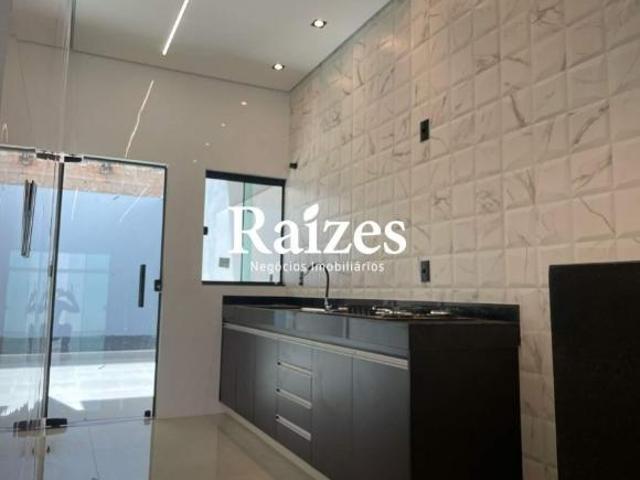Casa nova com 2/4 no Jardim Holanda