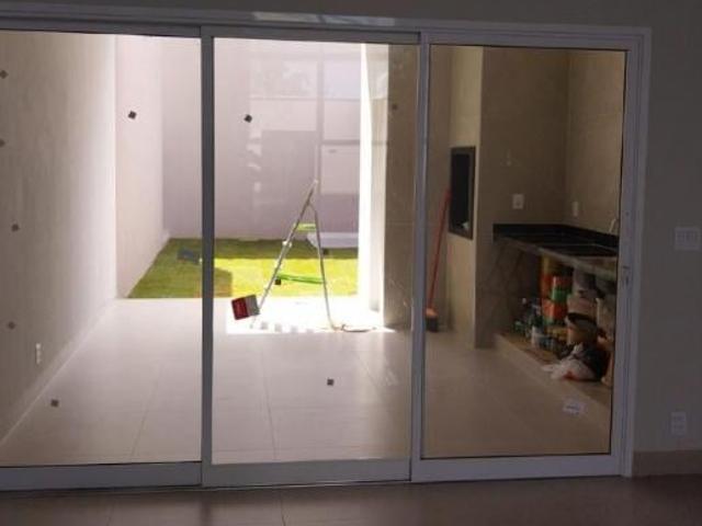 Casa nova com 3/4 sendo 1 suíte no Granada