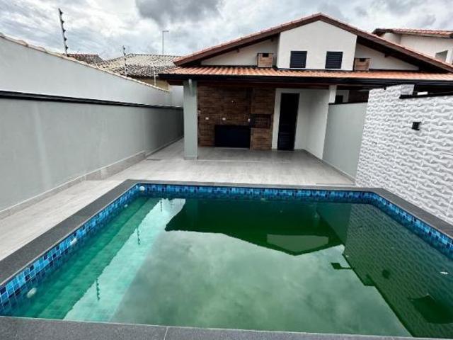 Casa nova com 3 dormitórios