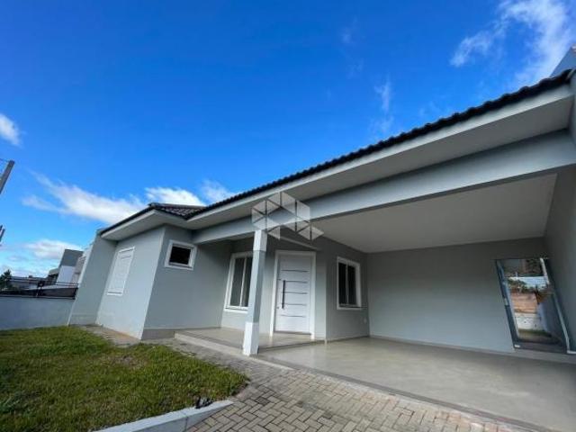 Casa nova com 3 dormitórios, sendo uma suíte, no bairro Country!