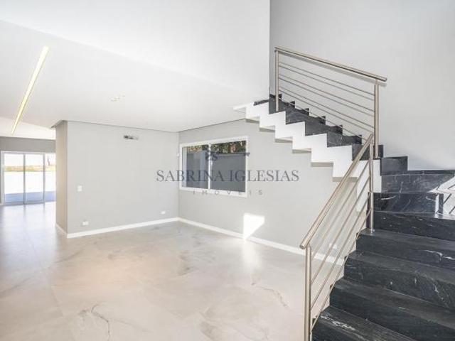 CASA NOVA COM 3 SUÍTES NAS MERCÊS