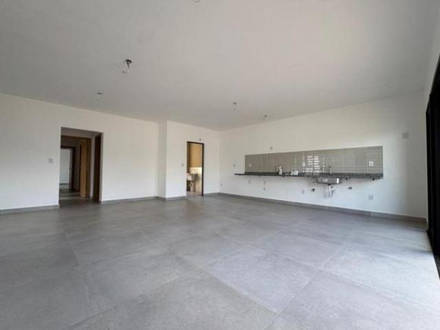CASA NOVA COM 3 SUITES NO JARDINS LYON