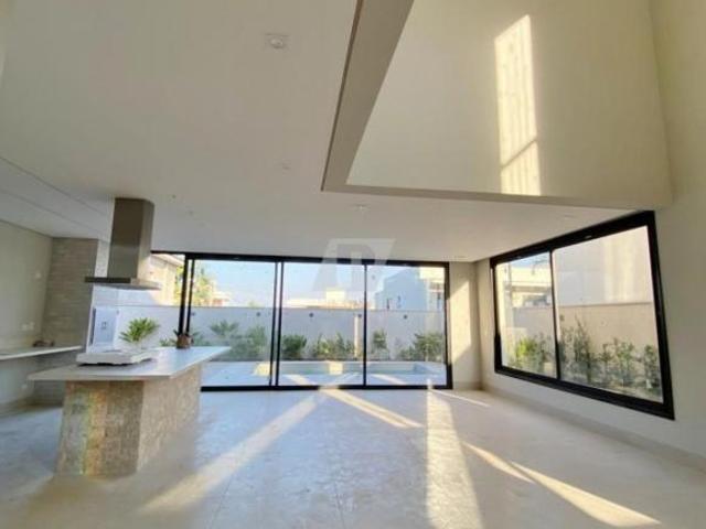 CASA NOVA COM 3 SUÍTES E 4 VAGAS À VENDA NO CONDOMÍNIO VILLA D&apos ÁQUILA, EM PIRACICABA/SP
