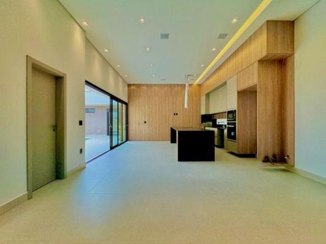 Casa nova com 3 suítes Lago da Boa Vista