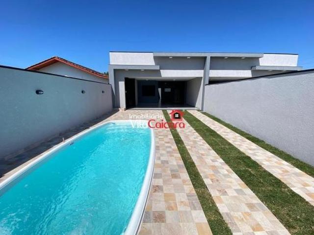 Casa nova com 3 quartos e piscina à venda