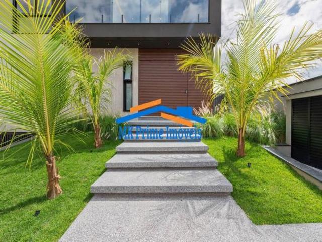 Casa Nova com 486m² em um dos Melhores Condomínios Granja Viana