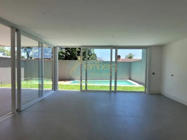 Casa nova com 4 quartos em condomínio de Alato padrão no jardim dos estados