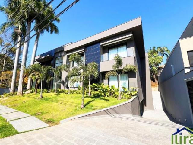 Casa Nova à Venda 1090m²   5 suites, até 12 vagas Estilo, Tecnologia e Sofisticação no Coraç