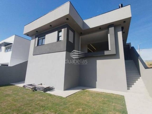 Casa Nova à venda com 3 Suítes e Vista Privilegiada no Condomínio Verana