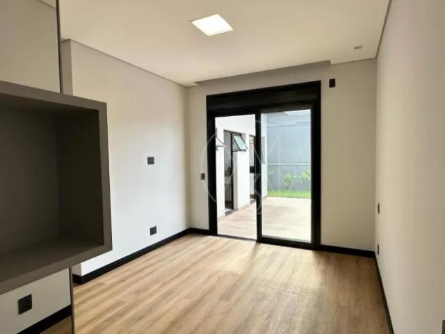 Casa Nova à Venda com 3 Suítes, Piscina e Lazer Completo em Condomínio Fechado